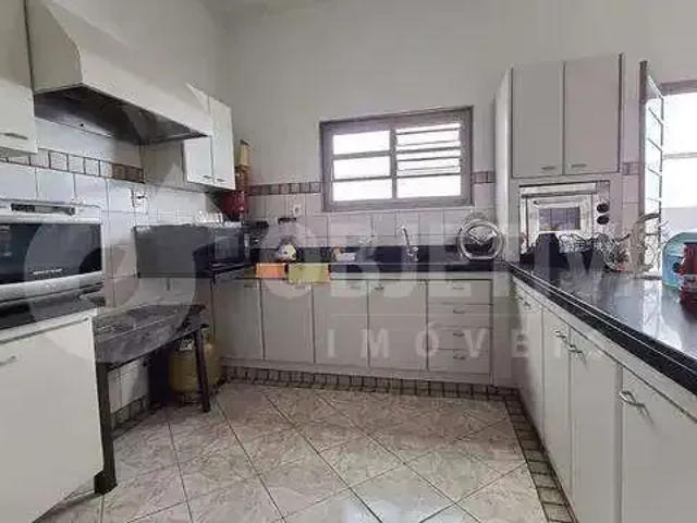 Casa / Sobrado para Venda em Uberlândia/MG Lidice 5 Quartos