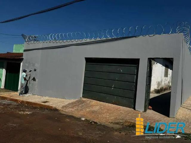 Casa / Sobrado para Venda em Uberlândia/MG Luizote de Freitas 3 Quartos