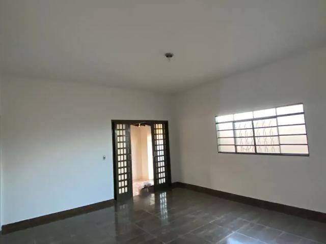 Casa / Sobrado para Venda em Uberlândia/MG Luizote de Freitas 4 Quartos