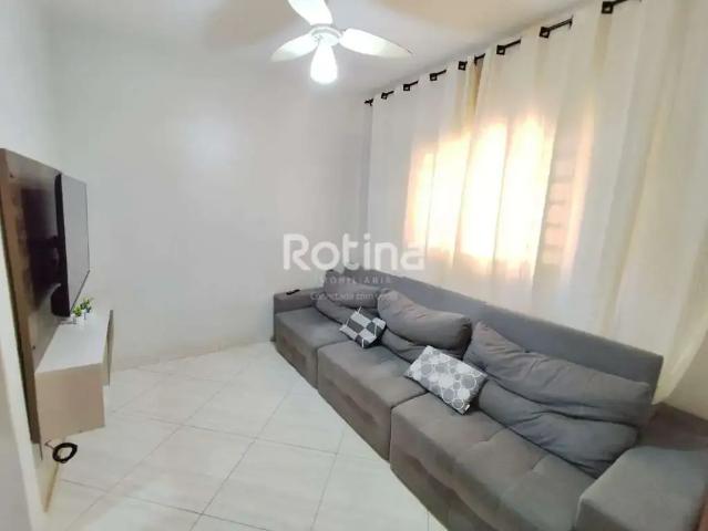 Casa / Sobrado para Venda em Uberlândia/MG Luizote de Freitas 5 Quartos