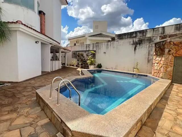 Casa / Sobrado para Venda em Uberlândia/MG Morada da Colina 5 Quartos