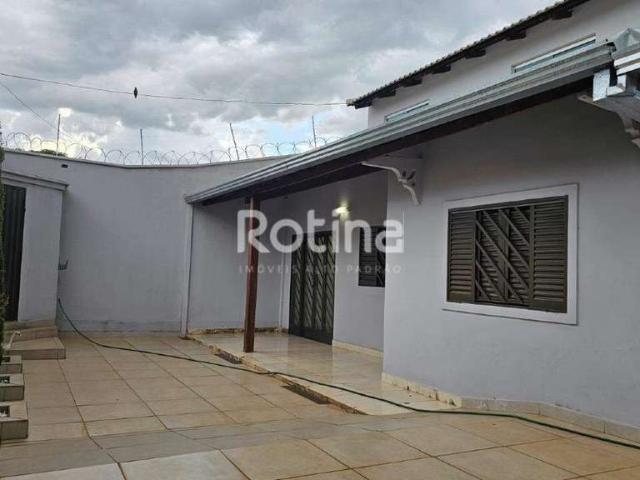 Casa / Sobrado para Venda em Uberlândia/MG Morada da Colina 5 Quartos