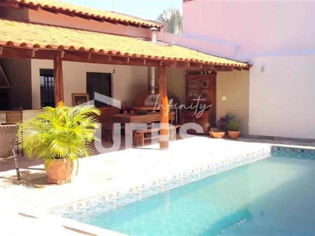 Casa / Sobrado para Venda em Uberlândia/MG Morada da Colina 3 Quartos