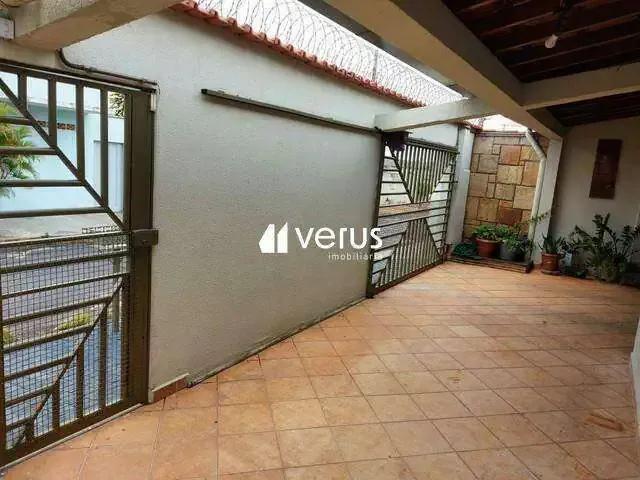 Casa / Sobrado para Venda em Uberlândia/MG Mansour 3 Quartos