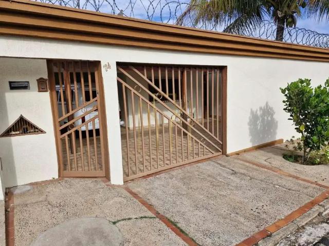 Casa / Sobrado para Venda em Uberlândia/MG Marta Helena 3 Quartos
