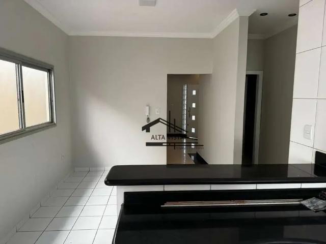Casa / Sobrado para Venda em Uberlândia/MG Marta Helena 3 Quartos
