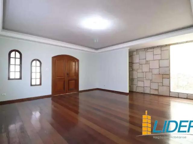 Casa / Sobrado para Venda em Uberlândia/MG Marta Helena 4 Quartos