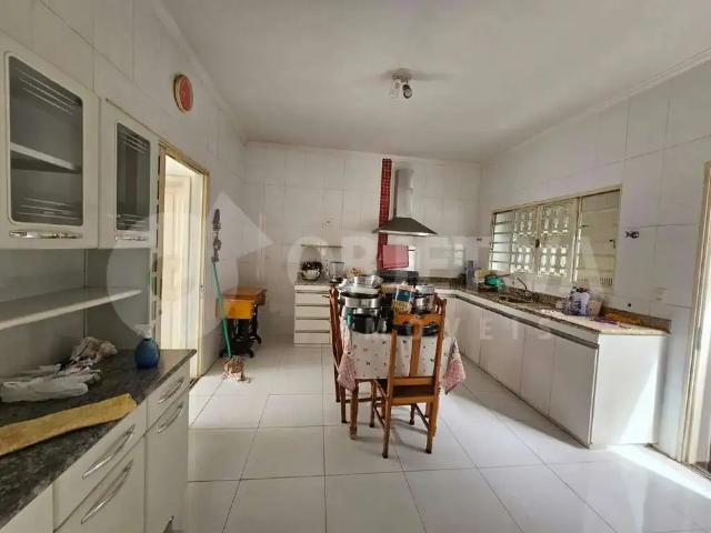Casa / Sobrado para Venda em Uberlândia/MG Martins 4 Quartos