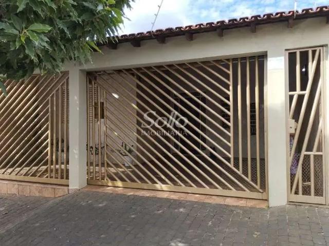 Casa / Sobrado para Venda em Uberlândia/MG Martins 5 Quartos