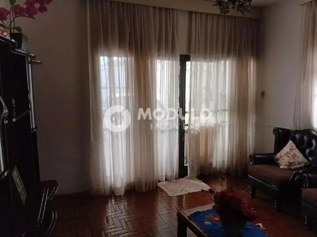 Casa / Sobrado para Venda em Uberlândia/MG Martins 6 Quartos