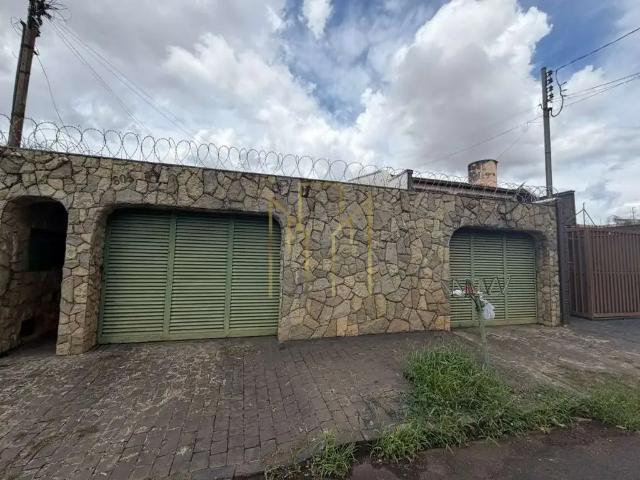 Casa / Sobrado para Venda em Uberlândia/MG Martins 3 Quartos