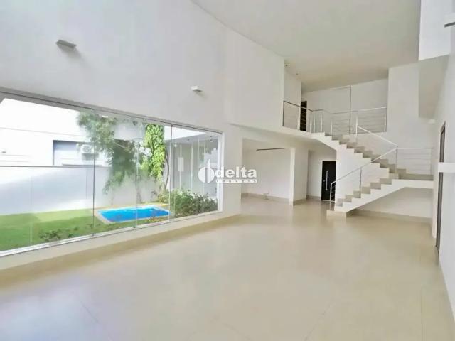 Casa / Sobrado para Venda em Uberlândia/MG Nova Uberlândia 5 Quartos
