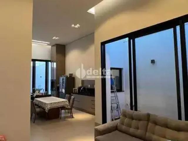 Casa / Sobrado para Venda em Uberlândia/MG Novo Mundo 4 Quartos