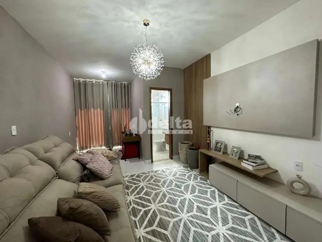 Casa / Sobrado para Venda em Uberlândia/MG Novo Mundo 5 Quartos