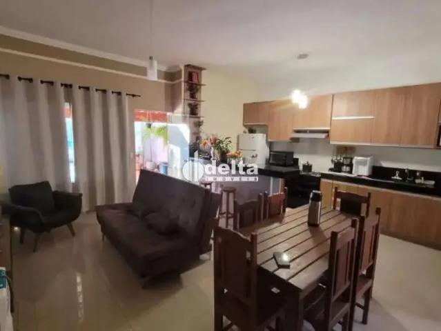 Casa / Sobrado para Venda em Uberlândia/MG Novo Mundo 2 Quartos