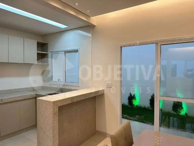Casa / Sobrado para Venda em Uberlândia/MG Novo Mundo 2 Quartos