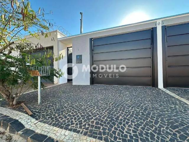 Casa / Sobrado para Venda em Uberlândia/MG Novo Mundo 2 Quartos