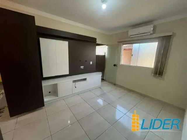 Casa / Sobrado para Venda em Uberlândia/MG Novo Mundo 2 Quartos