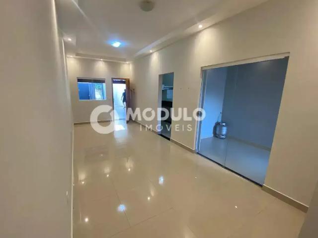 Casa / Sobrado para Venda em Uberlândia/MG Novo Mundo 2 Quartos