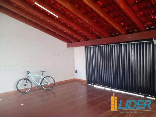 Casa / Sobrado para Venda em Uberlândia/MG Novo Mundo 3 Quartos