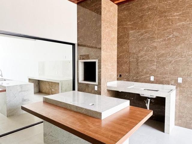 Casa / Sobrado para Venda em Uberlândia/MG Novo Mundo 3 Quartos