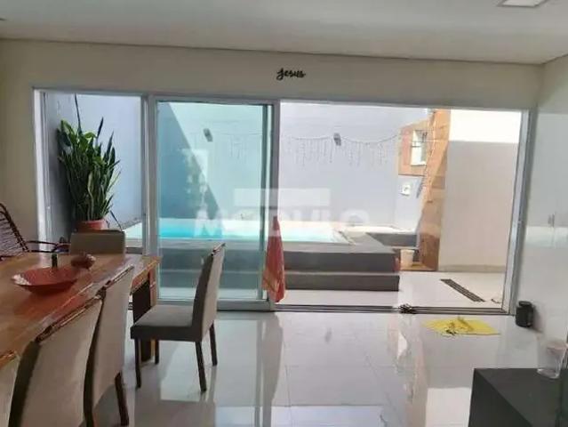 Casa / Sobrado para Venda em Uberlândia/MG Novo Mundo 3 Quartos