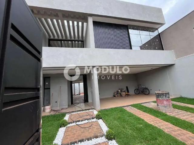 Casa / Sobrado para Venda em Uberlândia/MG Novo Mundo 3 Quartos