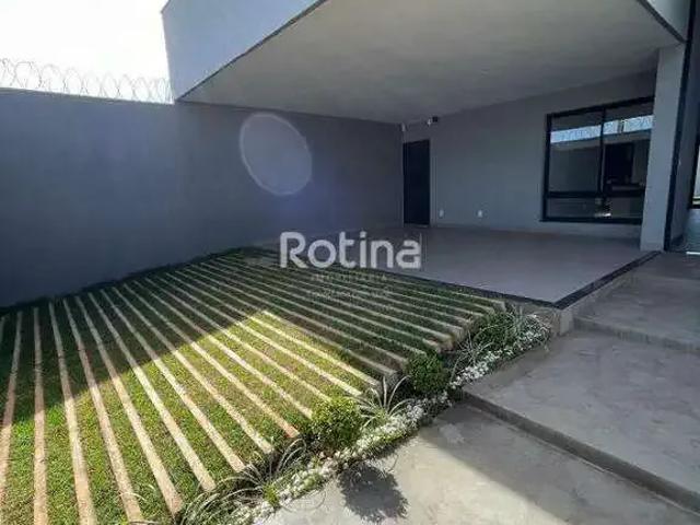 Casa / Sobrado para Venda em Uberlândia/MG Novo Mundo 3 Quartos