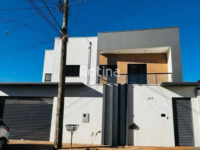 Casa / Sobrado para Venda em Uberlândia/MG Novo Mundo 3 Quartos