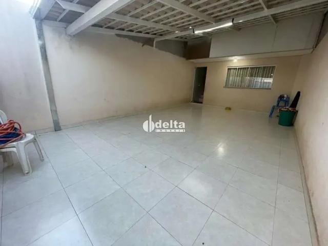 Casa / Sobrado para Venda em Uberlândia/MG Novo Mundo 3 Quartos