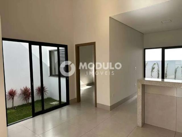 Casa / Sobrado para Venda em Uberlândia/MG Novo Mundo 3 Quartos