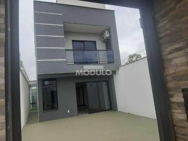 Casa / Sobrado para Venda em Uberlândia/MG Novo Mundo 3 Quartos
