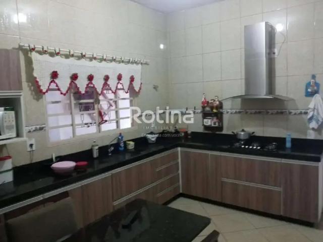 Casa / Sobrado para Venda em Uberlândia/MG Novo Mundo 3 Quartos