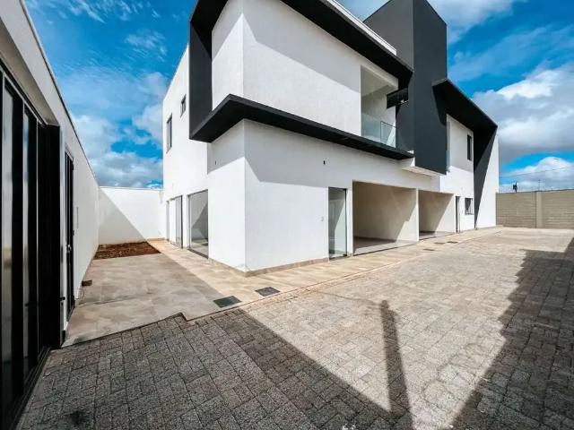 Casa / Sobrado para Venda em Uberlândia/MG Novo Mundo 3 Quartos