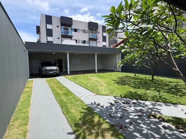 Casa / Sobrado para Venda em Uberlândia/MG Novo Mundo 3 Quartos