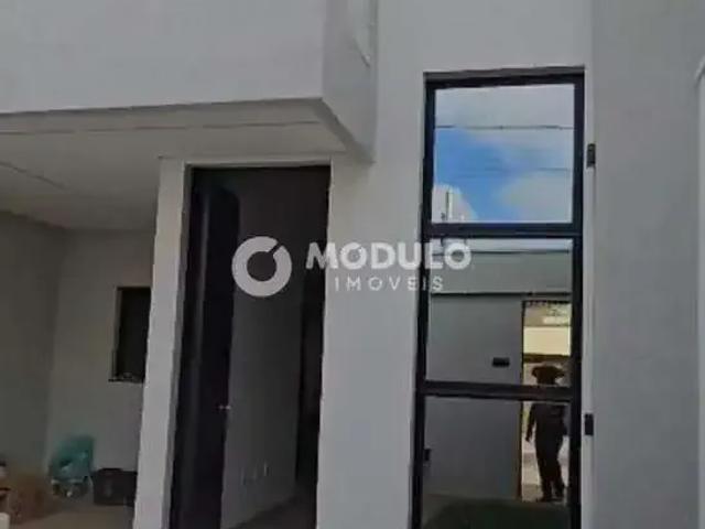 Casa / Sobrado para Venda em Uberlândia/MG Novo Mundo 3 Quartos