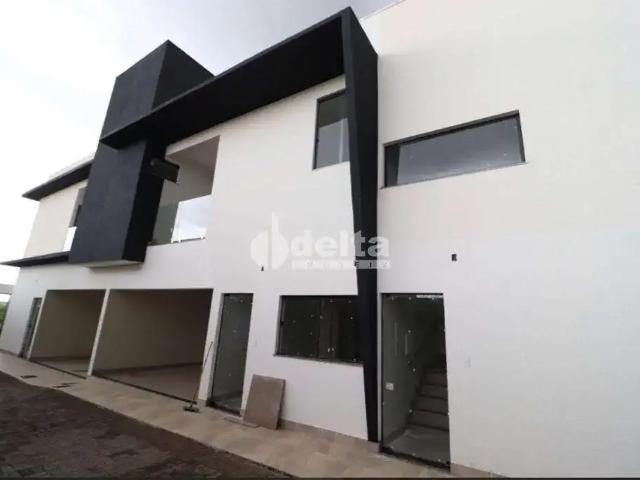 Casa / Sobrado para Venda em Uberlândia/MG Novo Mundo 3 Quartos