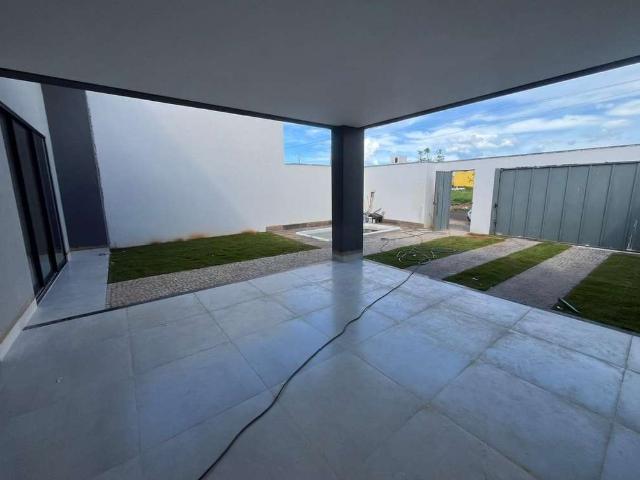 Casa / Sobrado para Venda em Uberlândia/MG Novo Mundo 3 Quartos