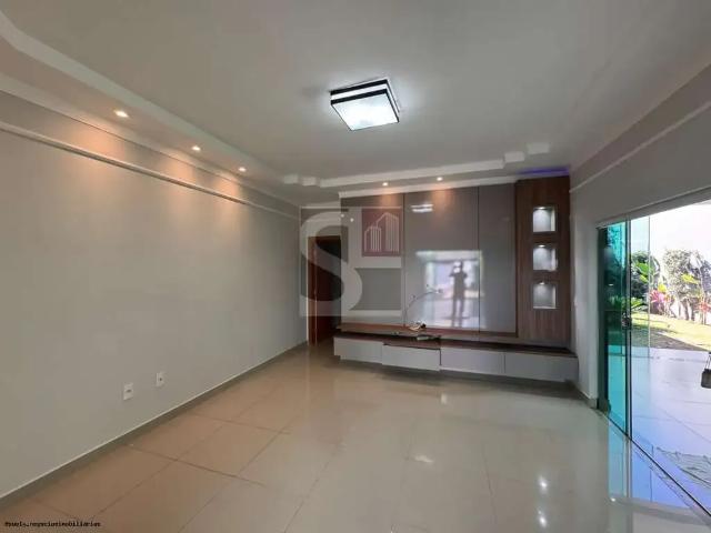 Casa / Sobrado para Venda em Uberlândia/MG Novo Mundo 3 Quartos