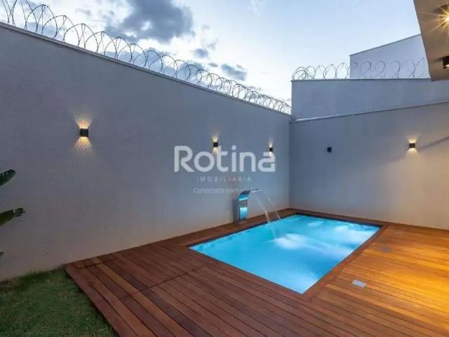 Casa / Sobrado para Venda em Uberlândia/MG Novo Mundo 3 Quartos