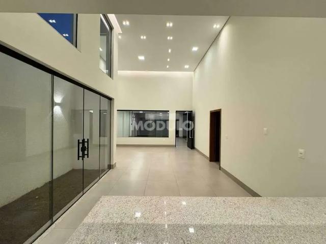 Casa / Sobrado para Venda em Uberlândia/MG Novo Mundo 3 Quartos