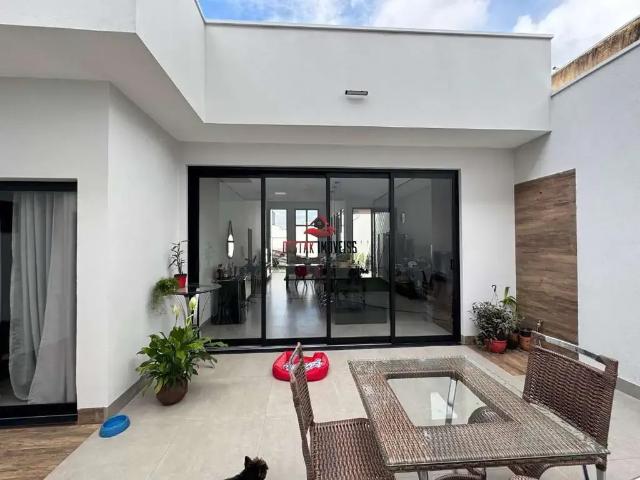 Casa / Sobrado para Venda em Uberlândia/MG Novo Mundo 3 Quartos
