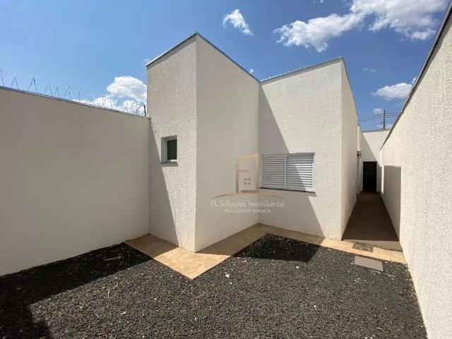 Casa / Sobrado para Venda em Uberlândia/MG Novo Mundo 3 Quartos