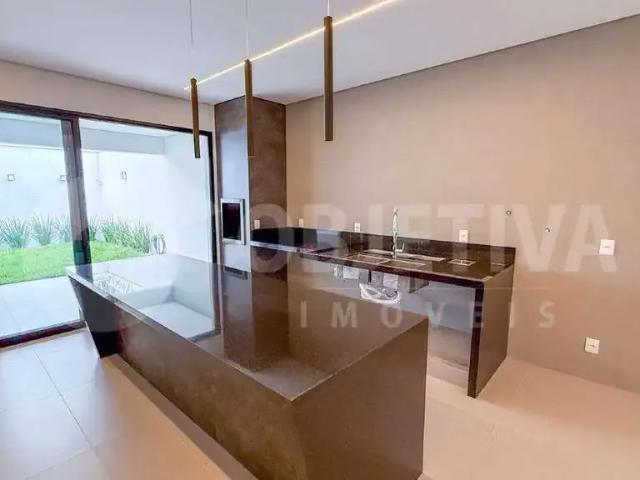 Casa / Sobrado para Venda em Uberlândia/MG Novo Mundo 3 Quartos