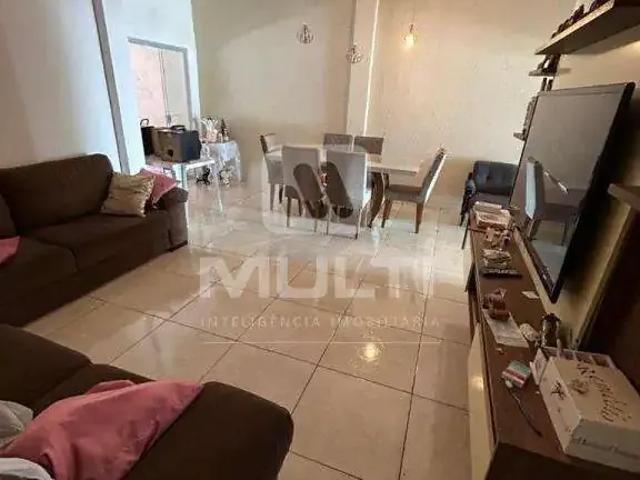 Casa / Sobrado para Venda em Uberlândia/MG Novo Mundo 3 Quartos