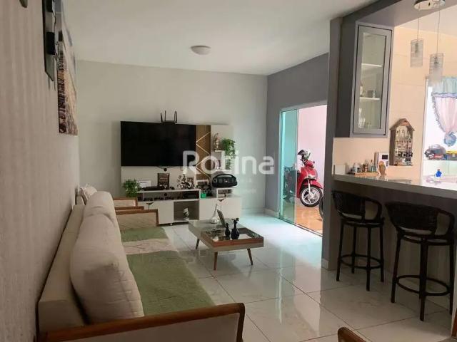 Casa / Sobrado para Venda em Uberlândia/MG Novo Mundo 3 Quartos