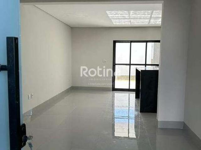 Casa / Sobrado para Venda em Uberlândia/MG Novo Mundo 3 Quartos