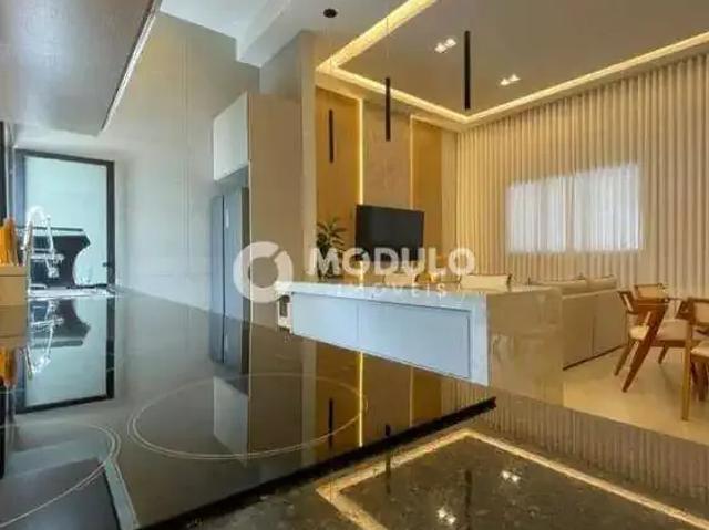 Casa / Sobrado para Venda em Uberlândia/MG Novo Mundo 3 Quartos