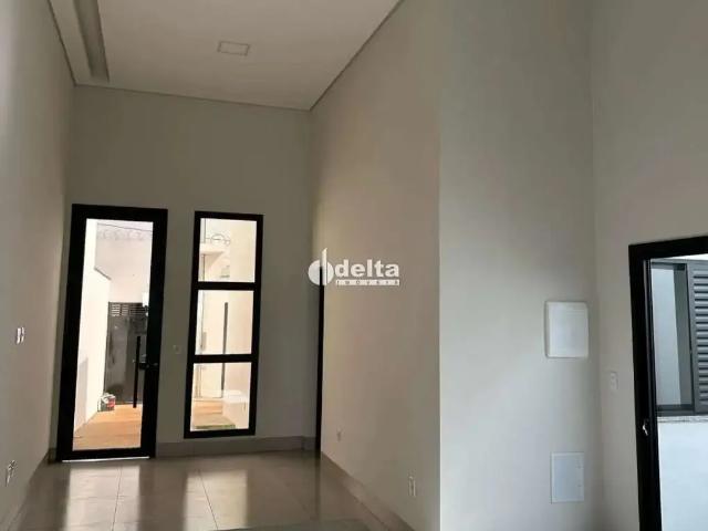 Casa / Sobrado para Venda em Uberlândia/MG Novo Mundo 3 Quartos