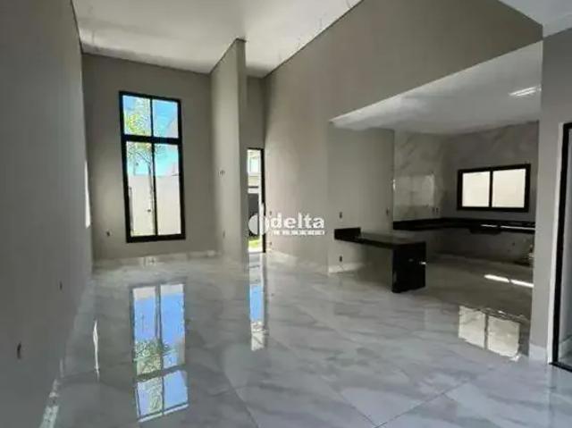 Casa / Sobrado para Venda em Uberlândia/MG Novo Mundo 3 Quartos